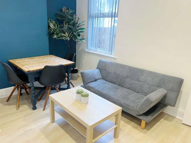 Room in a Shared House, Newcombe Street, L6