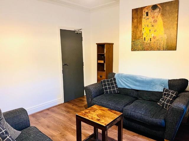 Room in a Shared House, Newington Road, S11