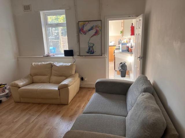 Room in a Shared House, Netherland, S10
