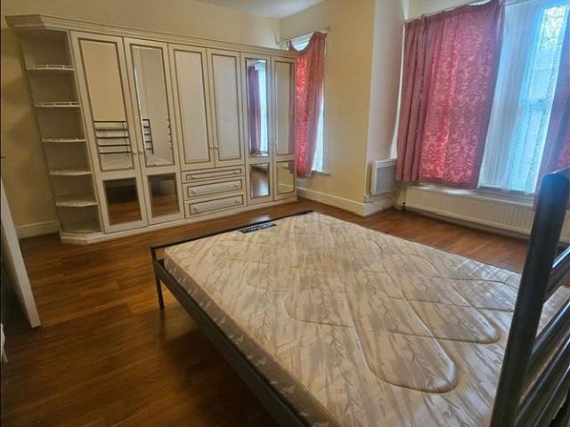 Room in a Shared House, Norfolk Road, CR7