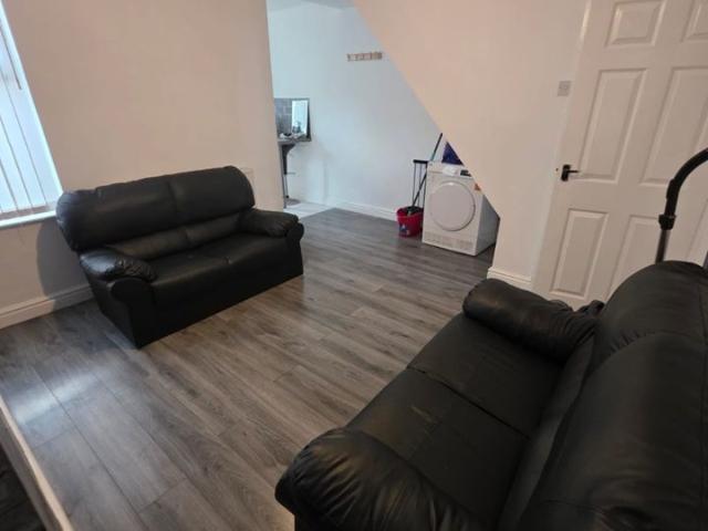 Room in a Shared House, Norton St, L20