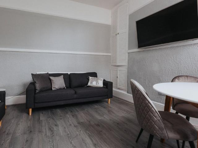 Room in a Shared House, Norwich Road, L15