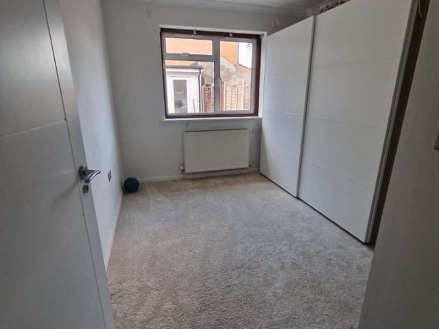 Room in a Shared House, Otley Drive, IG2