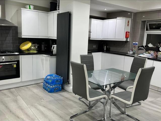 Room in a Shared House, Oaklands Park Avenue, IG1