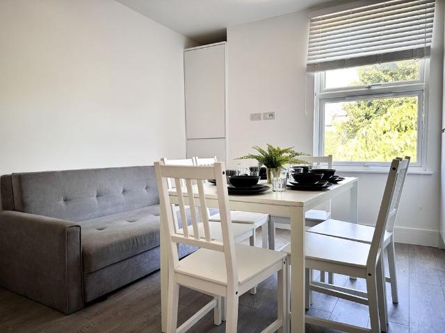Room in a Shared House, Odessa Road, NW10