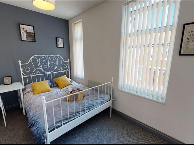 Room in a Shared House on Hafton Road!