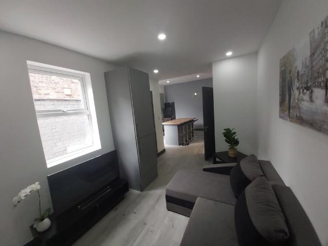 Room in a Shared House, Orwell Road, L4