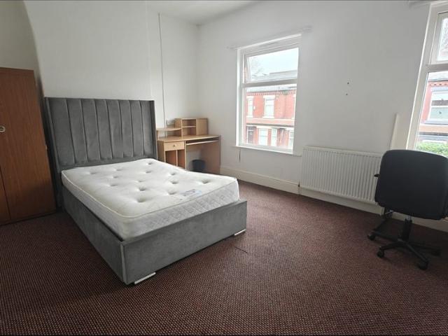 Room in a Shared House, Ossory St, M14