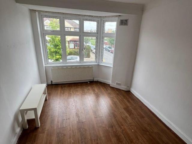 Room in a Shared House, Athelstone Road, HA3