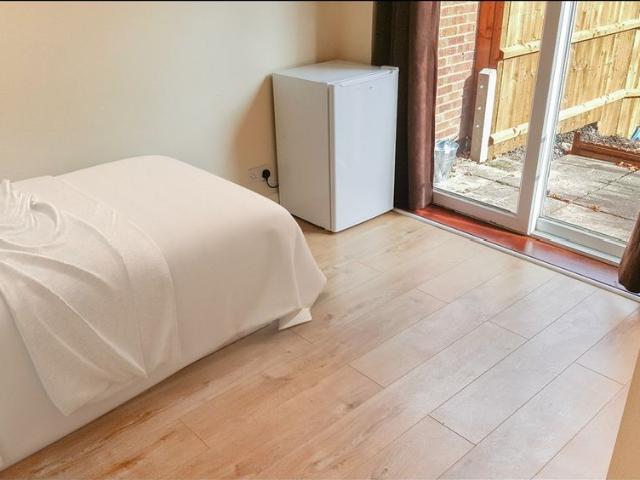 Room in a Shared House, Atlantic Road, B44