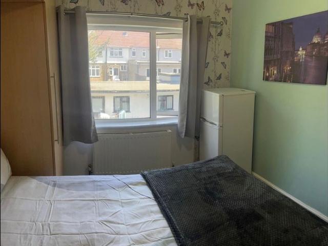 Room in a Shared House, Attewood Avenue, NW10