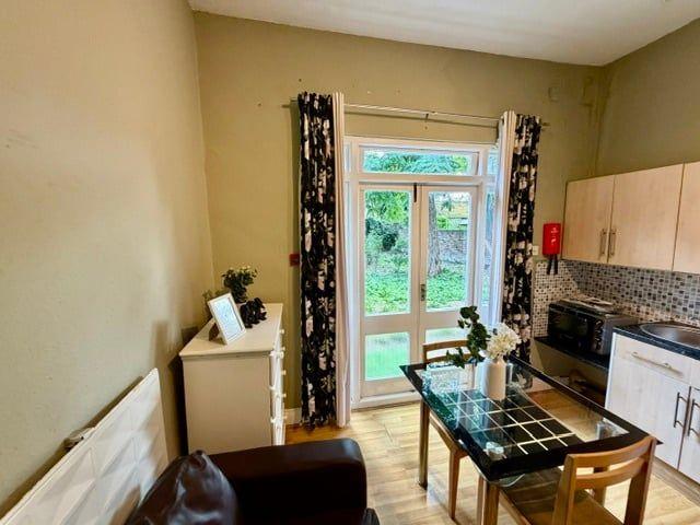 Room in a Shared House, Avenue Gardens, W14