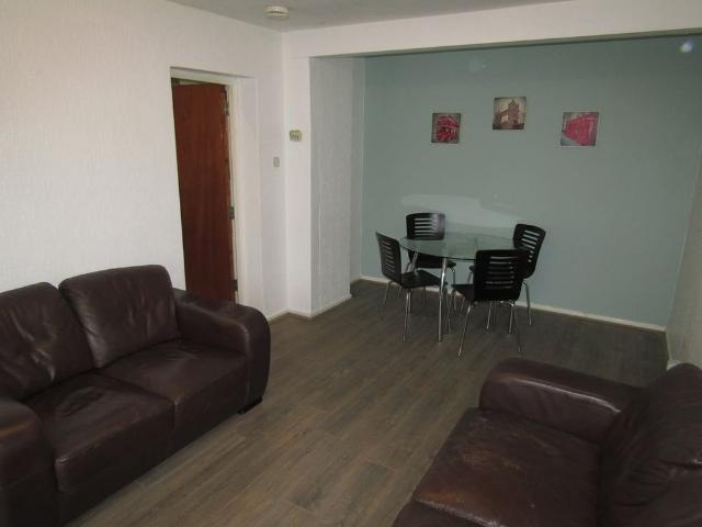 Room in a Shared House, Avebury Close, M7
