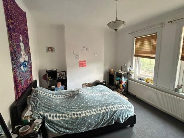 Room in a Shared House, Avondale Road, N15