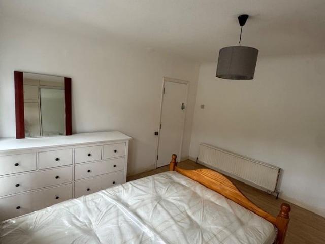 Room in a Shared House, Abercorn Road Annexe, NW7