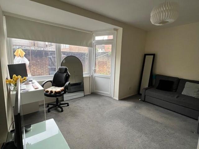 Room in a Shared House, Alastor House, E14