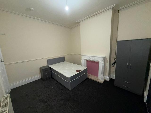 Room in a Shared House, Albert Road, B6