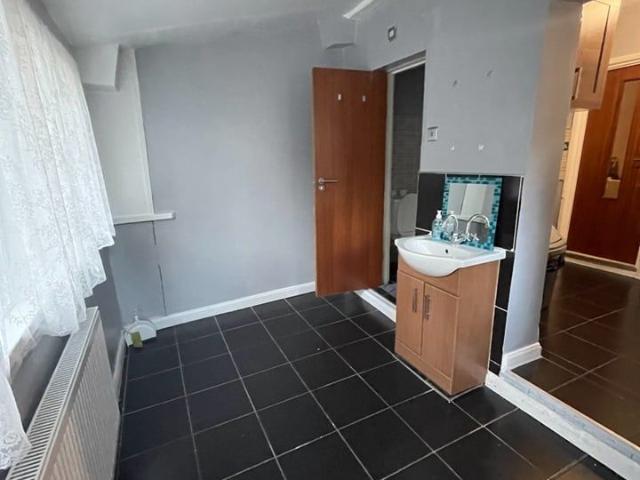 Room in a Shared House, Albert Square, E15