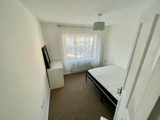 Room in a Shared House, Albion Road, TW3