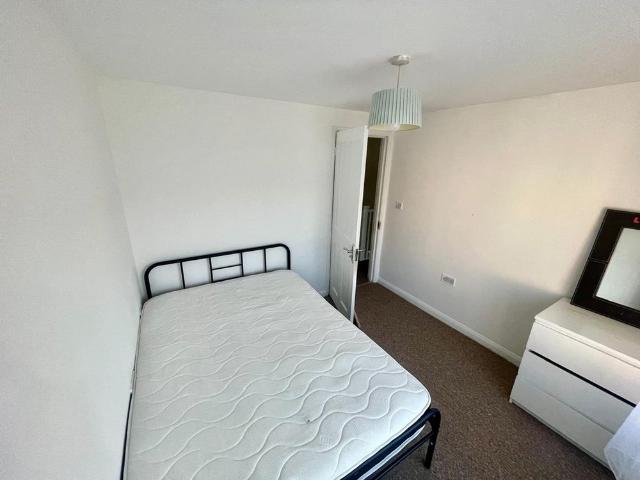 Room in a Shared House, Albion Road, TW3