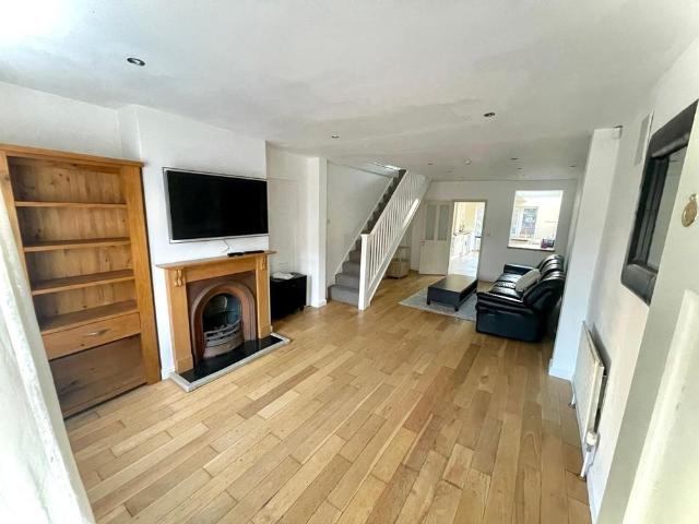 Room in a Shared House, Albion Road, TW3