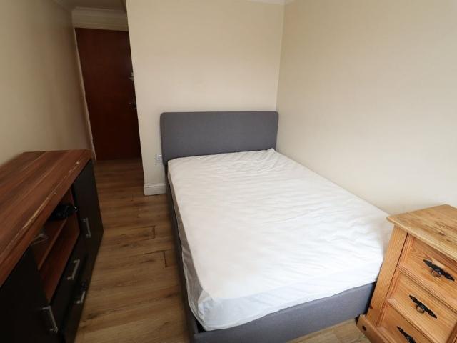 Room in a Shared House, Alexandra Road, N8