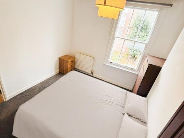 Room in a Shared House, Amazing Double Room In Brixton, SW9