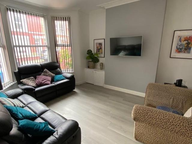 Room in a Shared House, Ampthill Road, L17