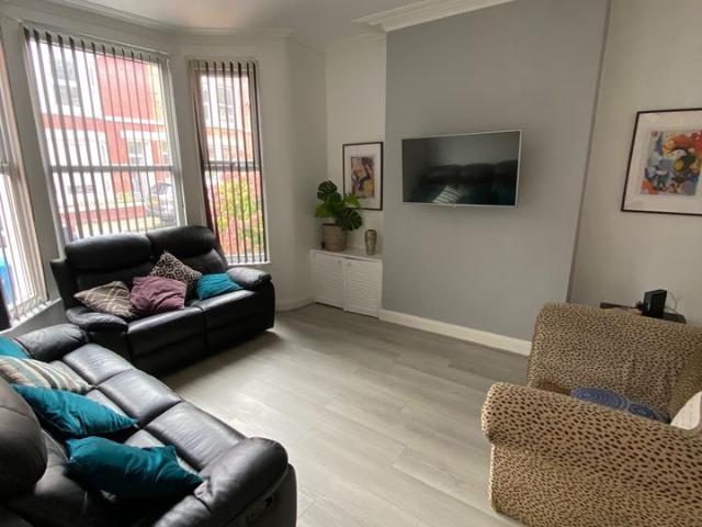 Room in a Shared House, Ampthill Road, L17