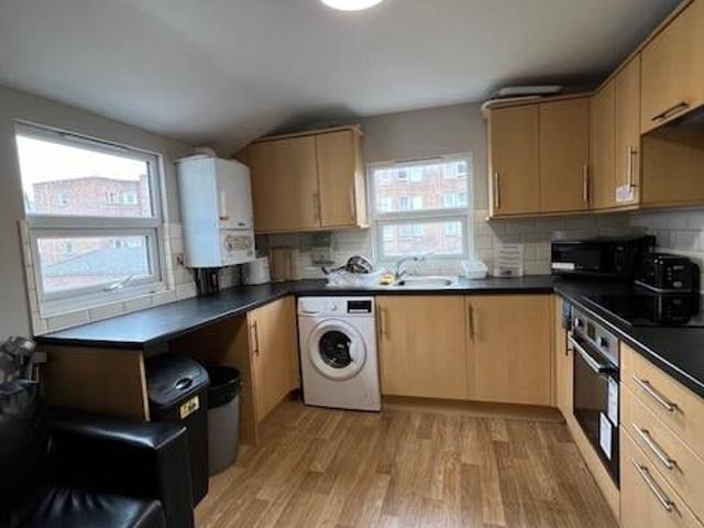 Room in a Shared House, Anaconda Drive, M3