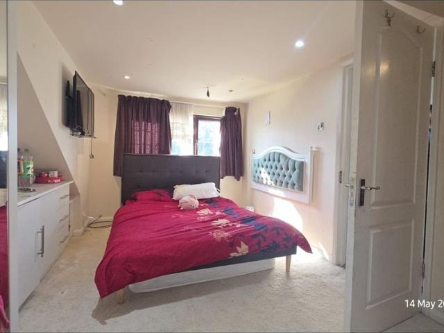 Room in a Shared House, Arandora Crescent, RM6
