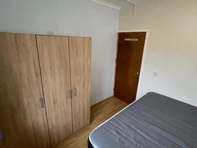 Room in a Shared House, Arabian House, E1