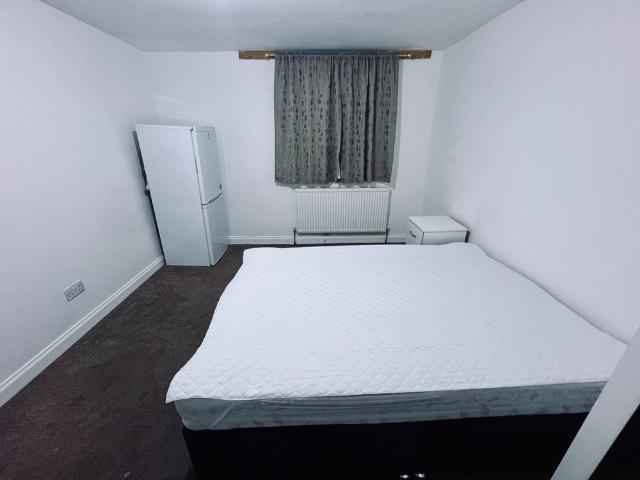 Room in a Shared House, Ashburnham Road, LU1