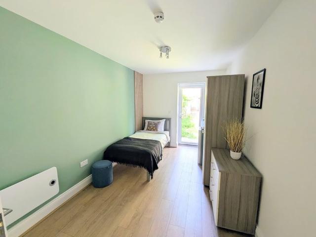 Room in a Shared House, Ashcombe Park, NW2