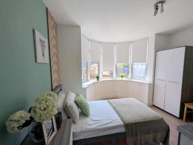 Room in a Shared House, Ashcombe Park, NW2