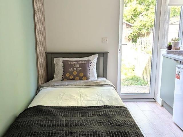 Room in a Shared House, Ashcombe Park, NW2