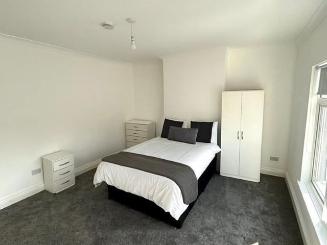 Room in a Shared House, Ashton St, LS8