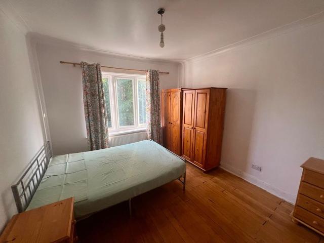 Room in a Shared House, Bulstrode Road, TW3