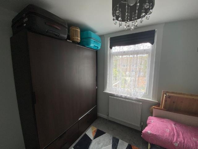 Room in a Shared House, Buntingbridge Road, IG2