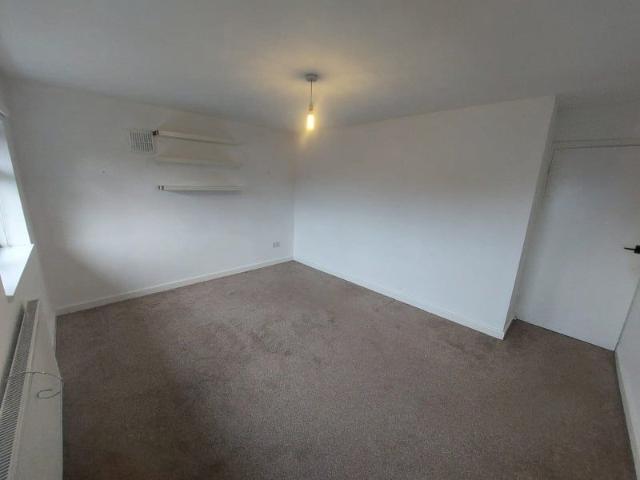 Room in a Shared House, Burney Lane, B8