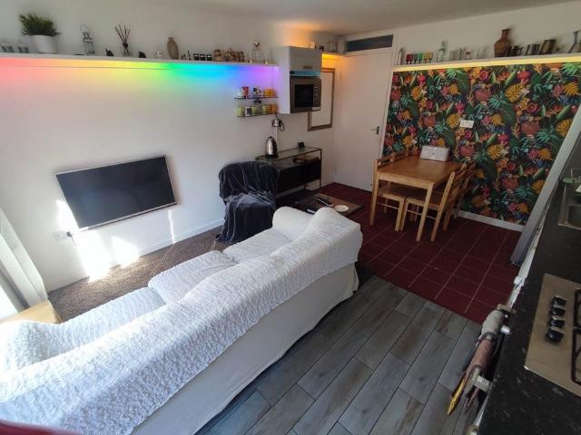Room in a Shared House, Burnley Road, NW10