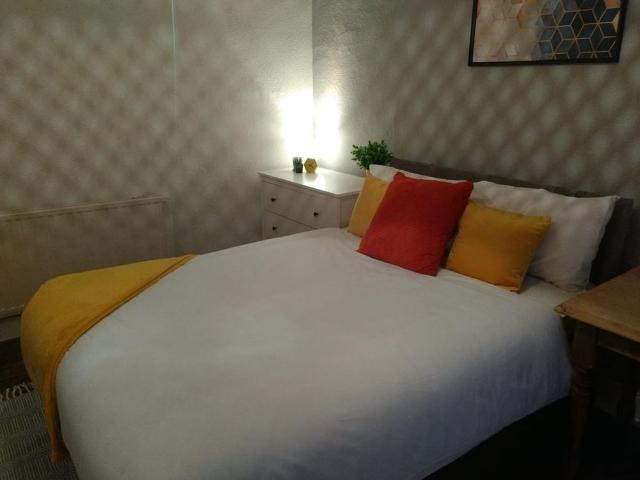 Room in a Shared House, Burns Road, S6