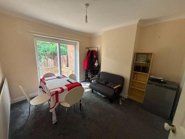 Room in a Shared House, Burgess Road, SO16