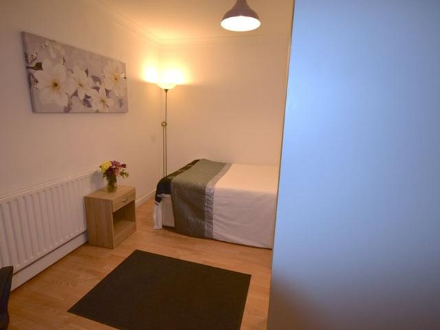 Room in a Shared House, Burgess Road, SO16