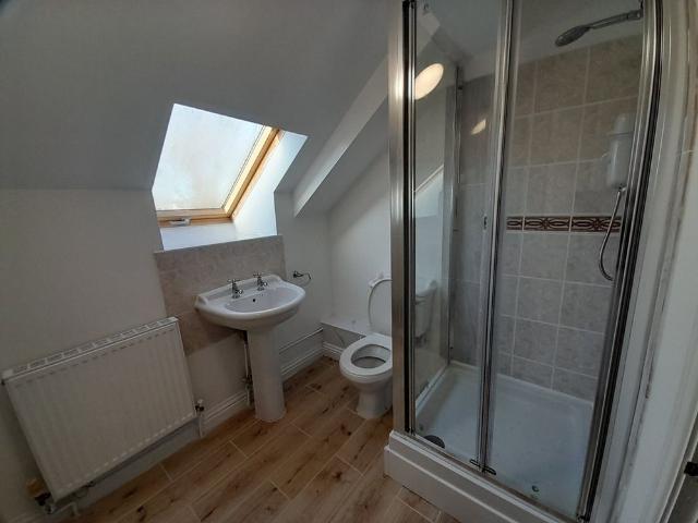 Room in a Shared House, Burlington Mews, B10