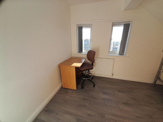 Room in a Shared House, Burlington Mews, B10