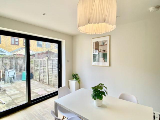 Room in a Shared House, Buxton St, E1
