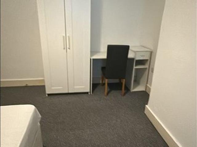 Room in a Shared House, Babington Road, NW4