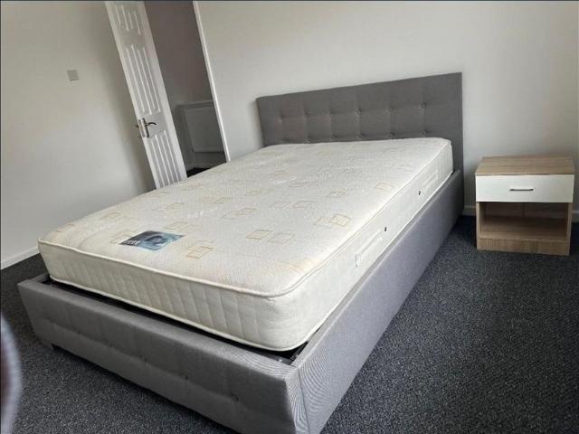 Room in a Shared House, Babington Row, LE2