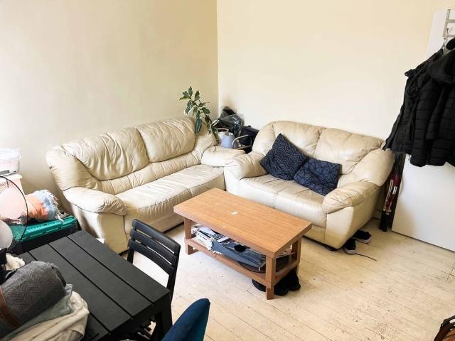 Room in a Shared House, Balmoral Road, E10